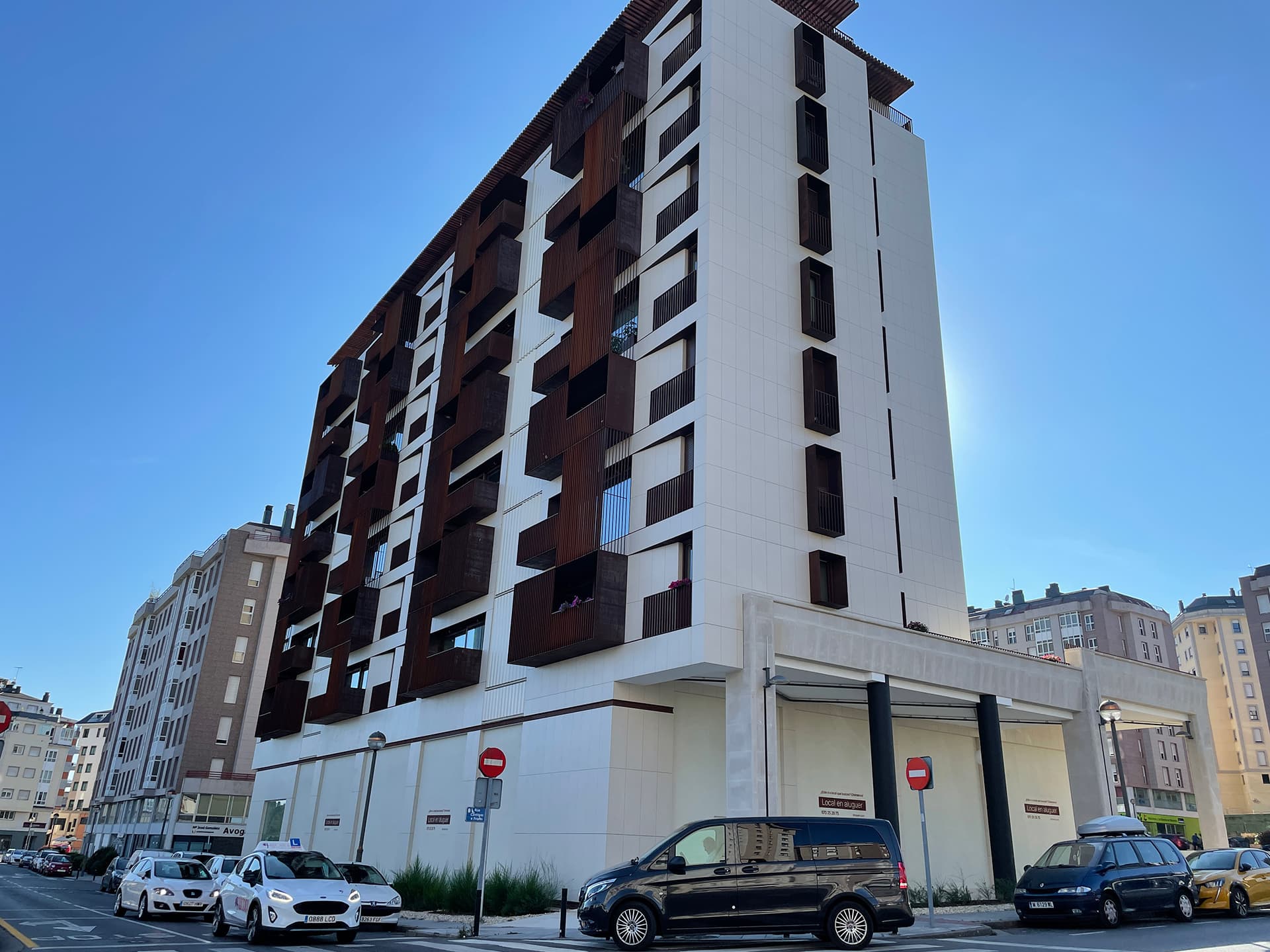 Structure de façade métallique en acier Cor-Ten® avec LINEACOR ...
